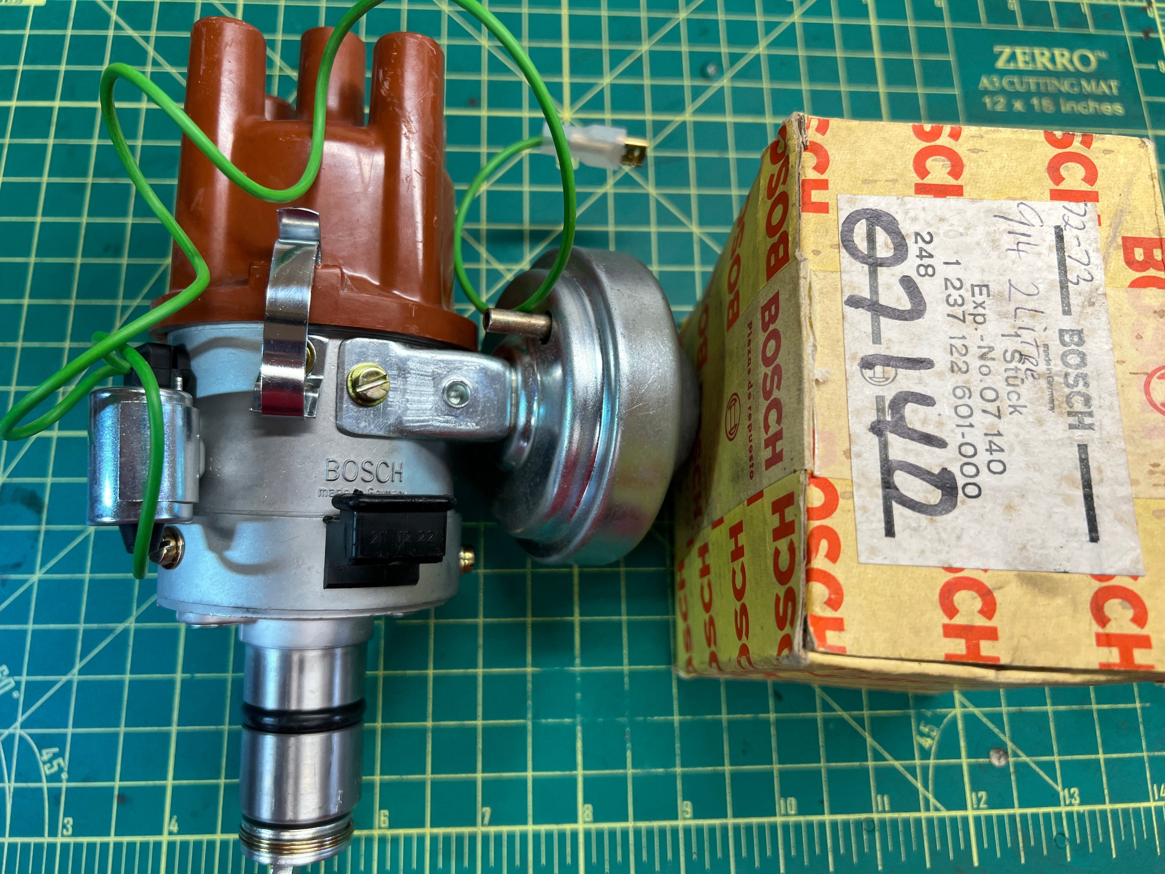 Restored Porsche 914 022905205P distributor w/Nos 601 vacuum canister ...